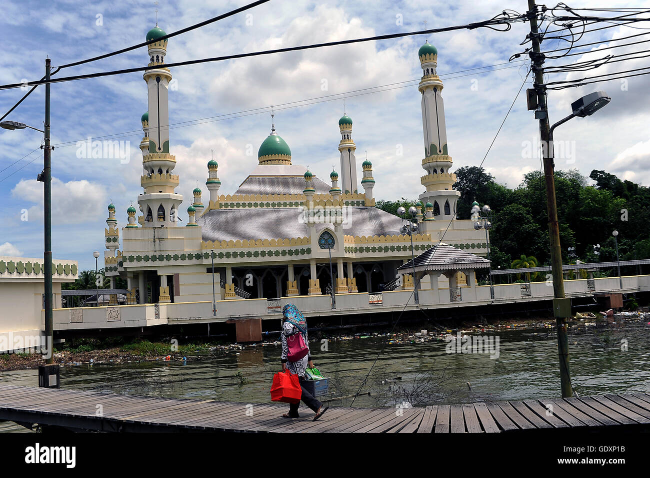 Duli Pengiran Muda Muda Mahkota Pengiran Haji Al-Muhtadee Billah Mosque ...
