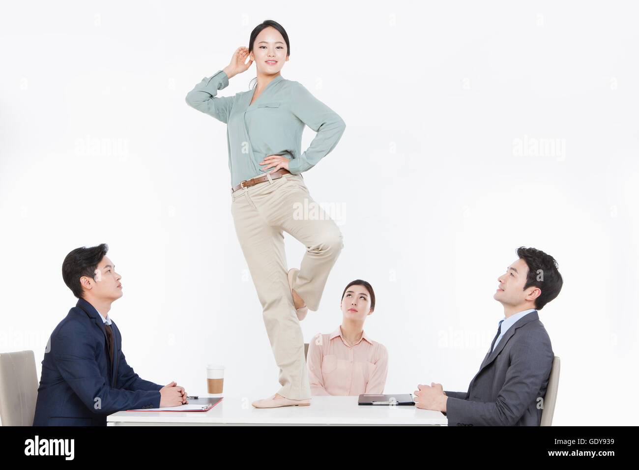 Personnes assises sur des chaises Banque de photographies et d’images à ...