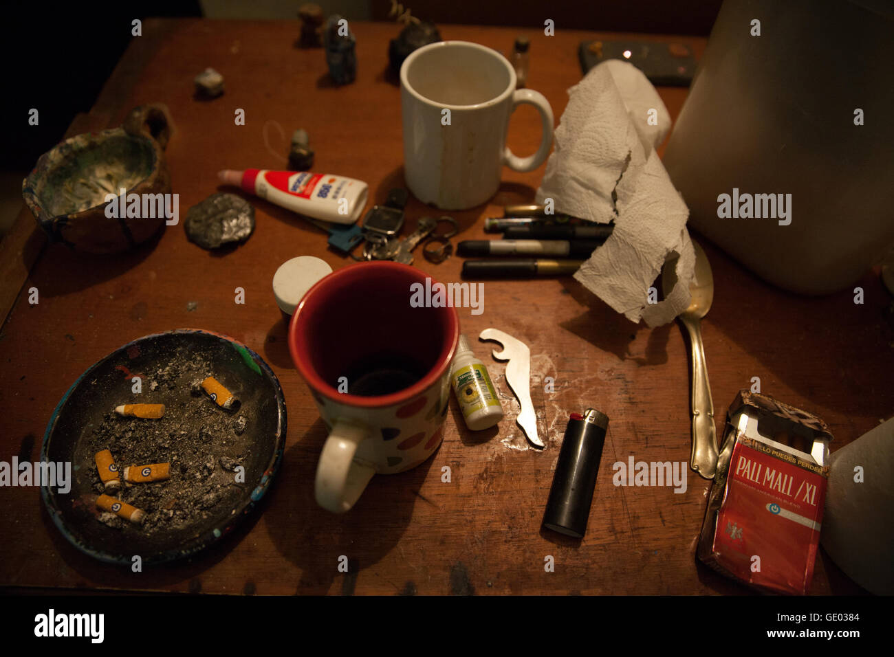 Accumulation de cigarettes Banque de photographies et d’images à haute ...