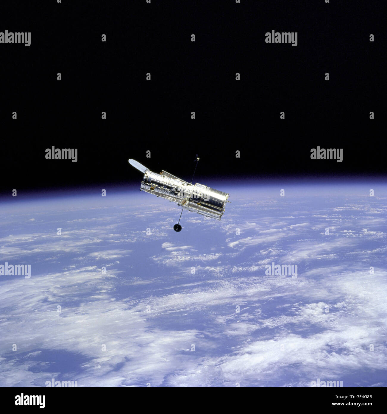 Deployment of hubble space telescope Banque de photographies et d ...