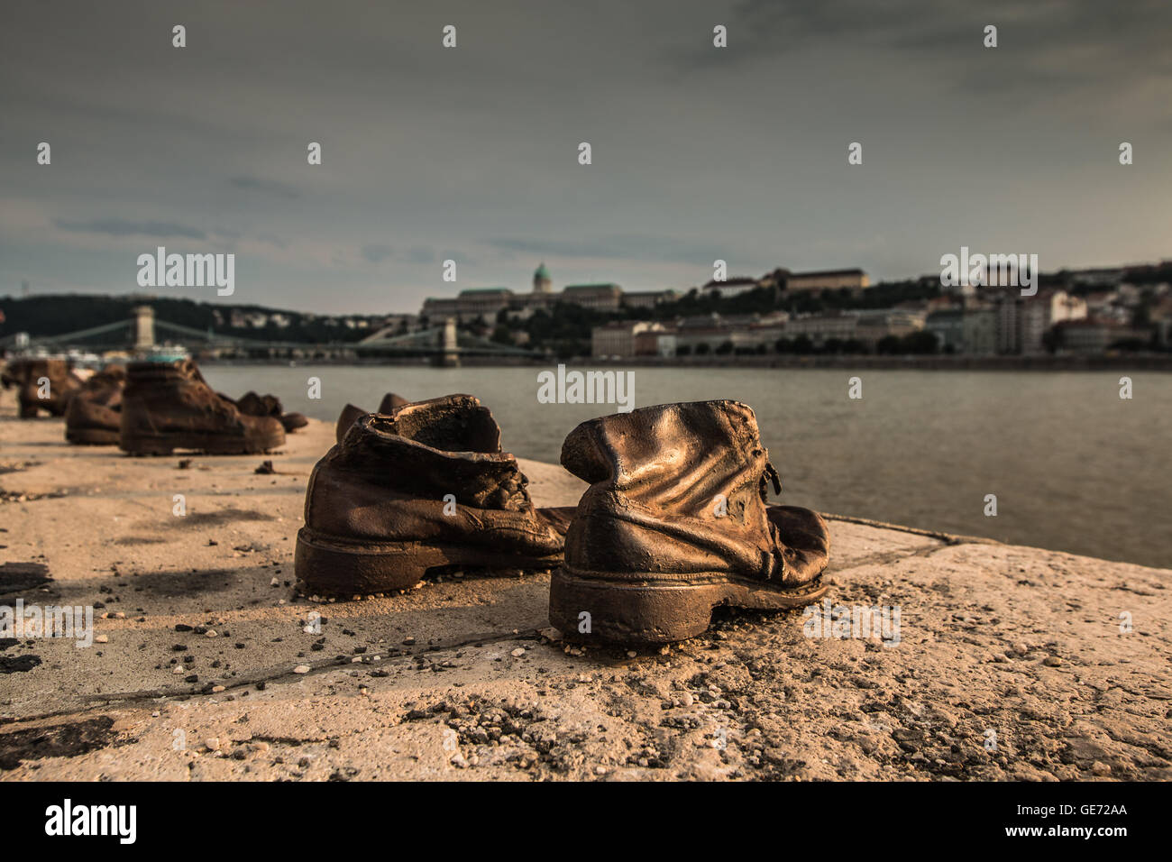 Budapest danube shoes statue Banque de photographies et d’images à ...