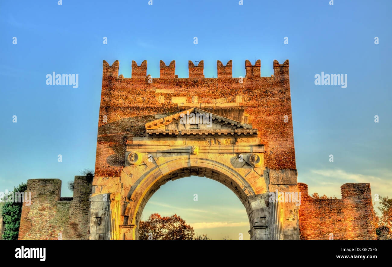 Monument de rimini Banque de photographies et d’images à haute ...