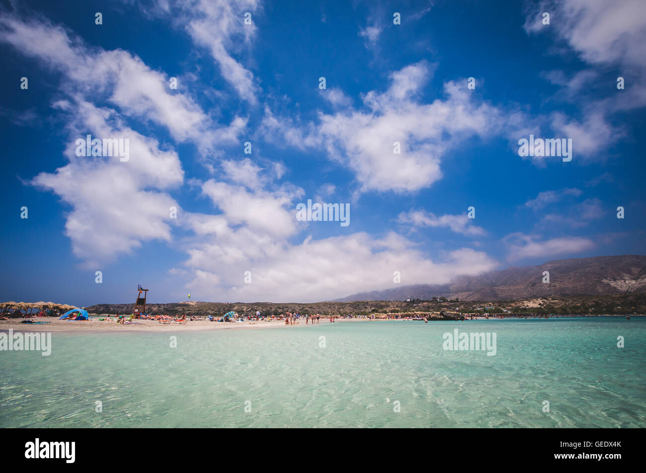 Elafonissi Lagon, l'île de Crète, Grèce. Plage d'Elafonissi est une des ...