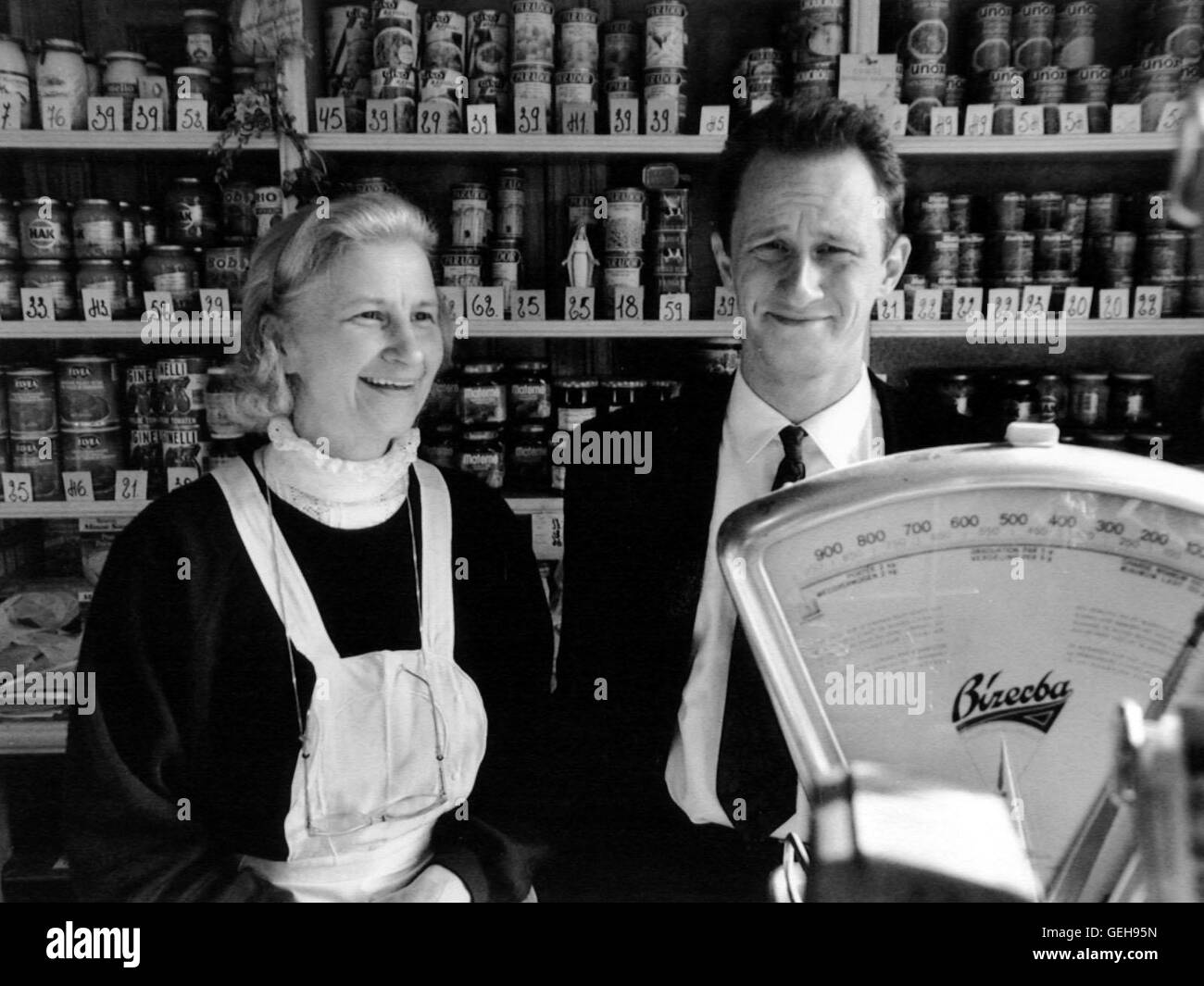 Mann beisst hund Banque de photographies et d’images à haute résolution ...