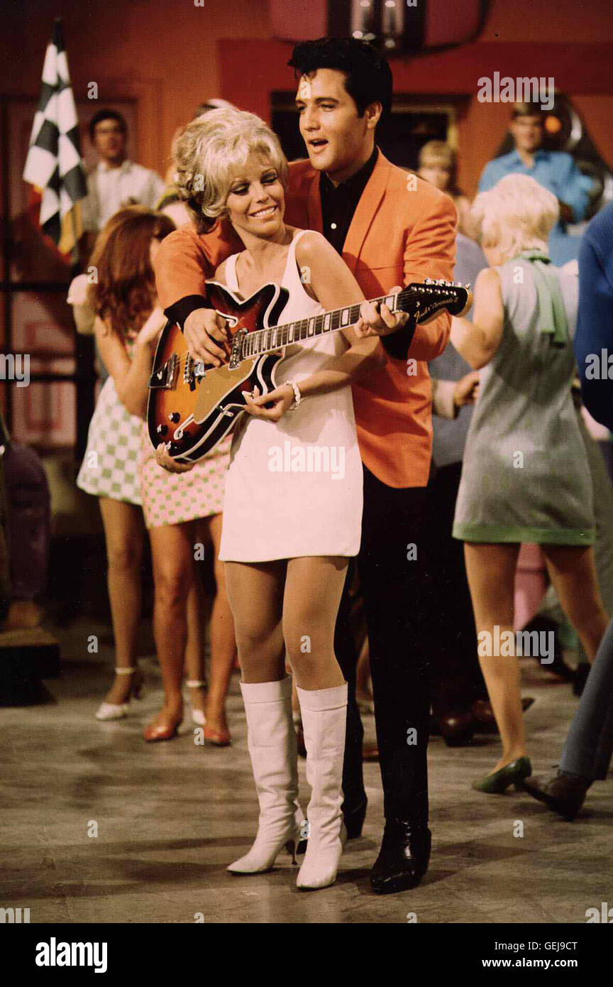 Nancy Sinatra, Elvis Presley Die hübsche Susan (Nancy Sinatra) hilft ...