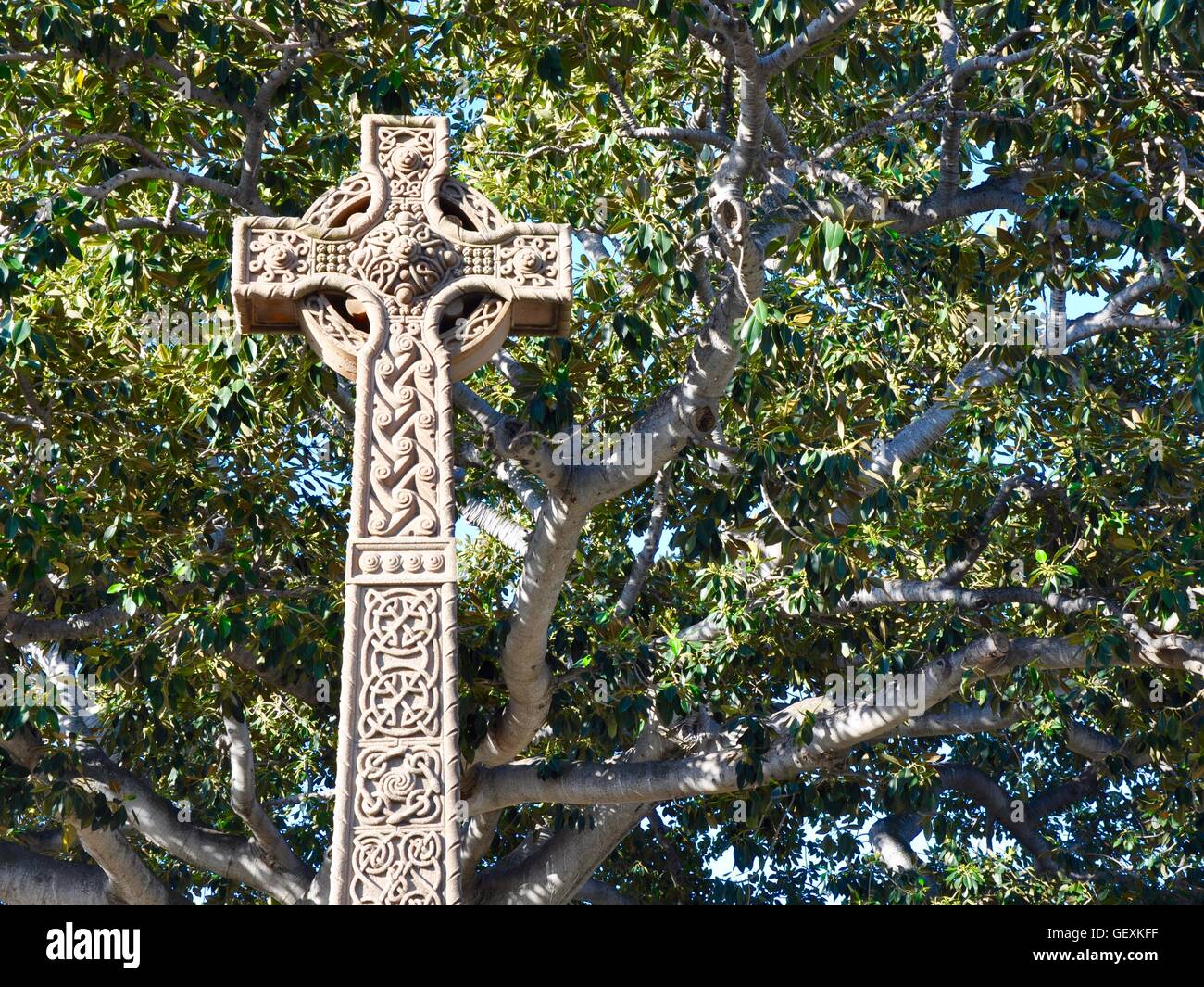 Croix Sculpture Verte Banque d'image et photos - Alamy