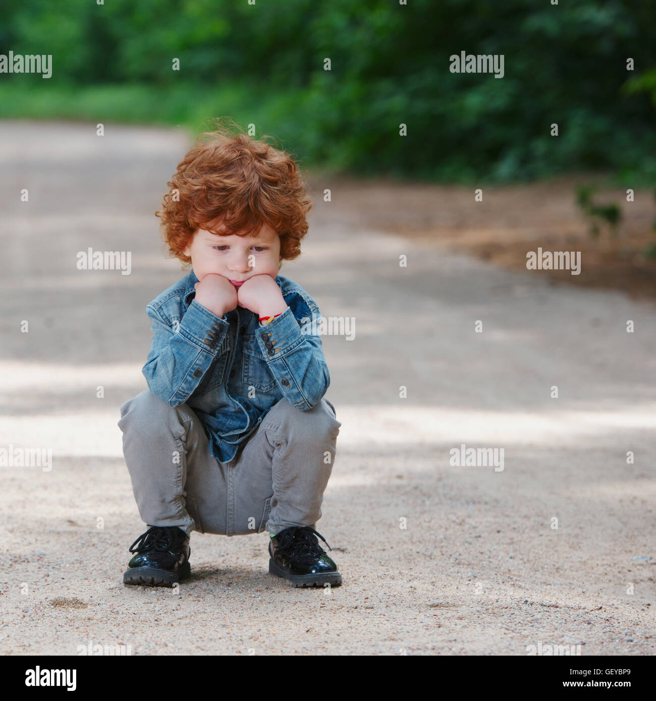 Enfant qui pleure Banque de photographies et d’images à haute ...