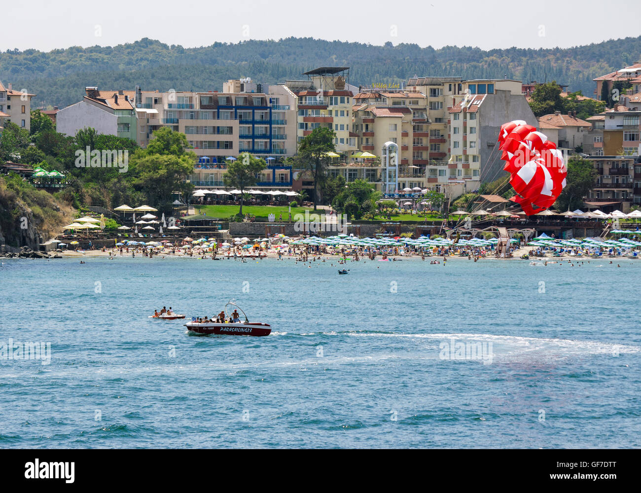 SOZOPOL - 11 août : Le parachute ascensionnel sur la mer beac le 11 ...
