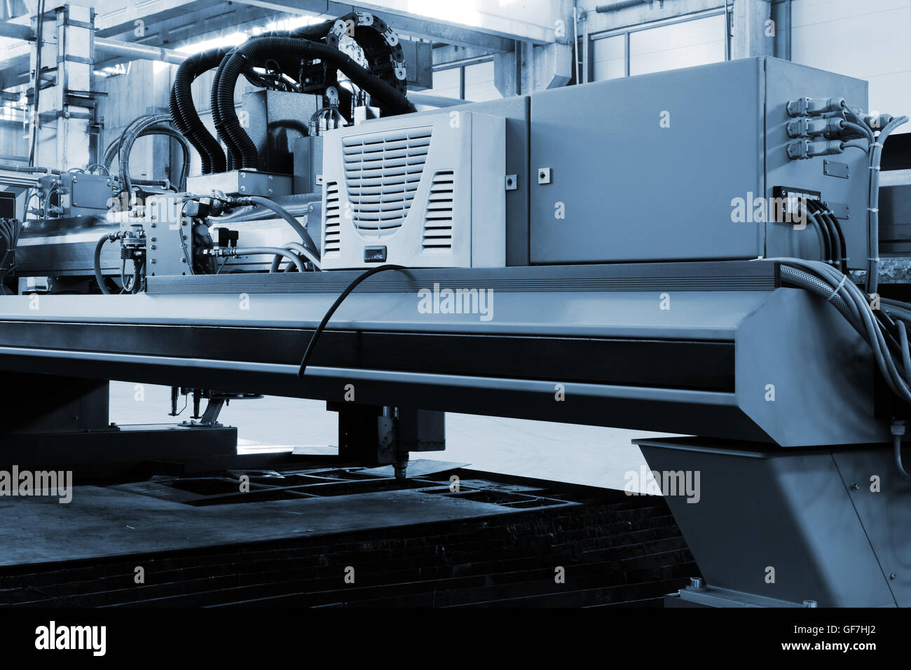 Nouvelle et puissante machine-outils pour le travail en atelier moderne Photo Stock - Alamy