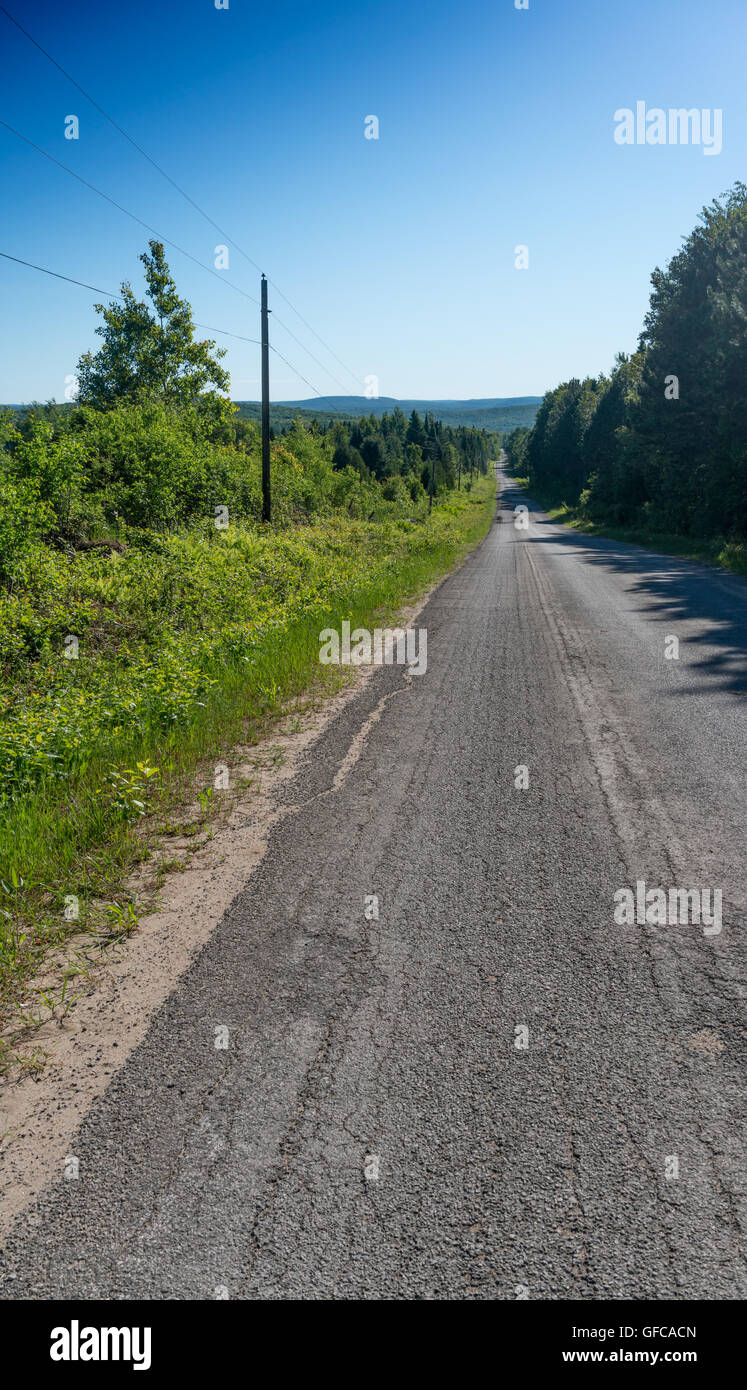 Longue route Banque de photographies et d’images à haute résolution - Alamy