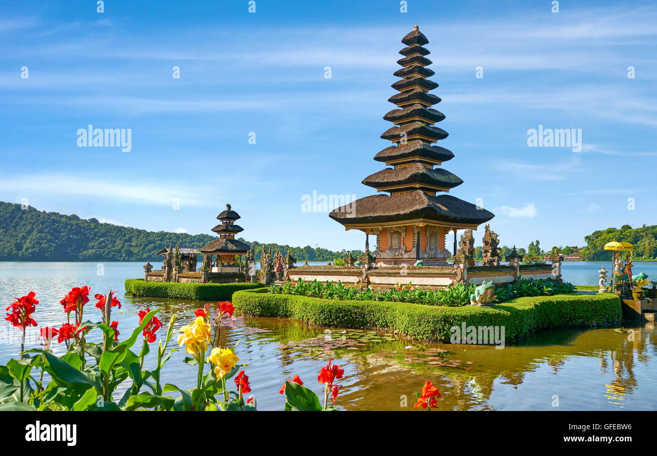 Pura Ulun Danu Temple sur le lac Bratan, Bali, Indonésie Photo Stock ...
