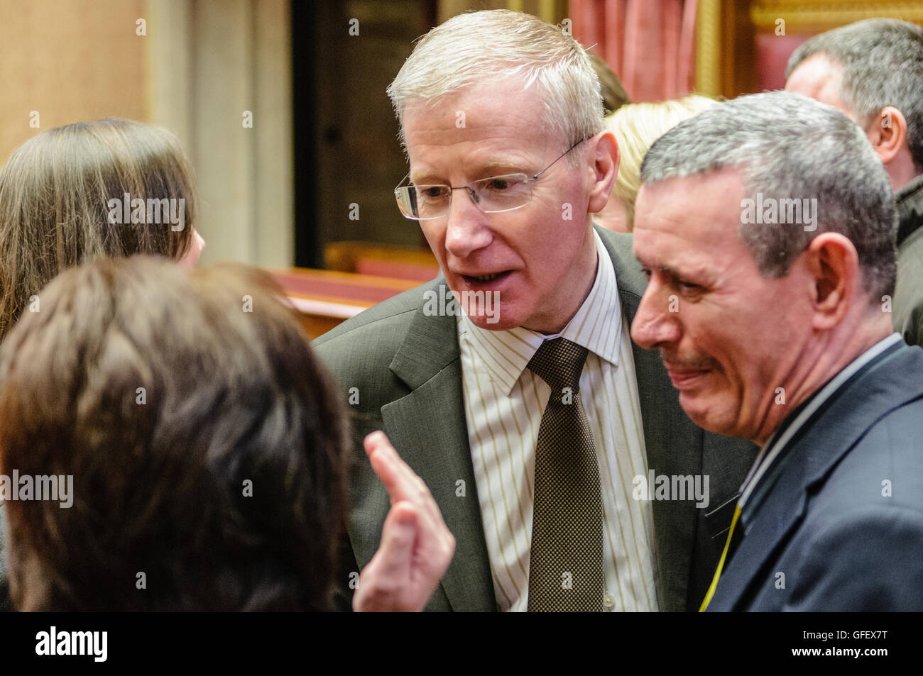 Belfast, Irlande du Nord. 10 mars 2014 - Gregory Campbell (DUP) parle ...