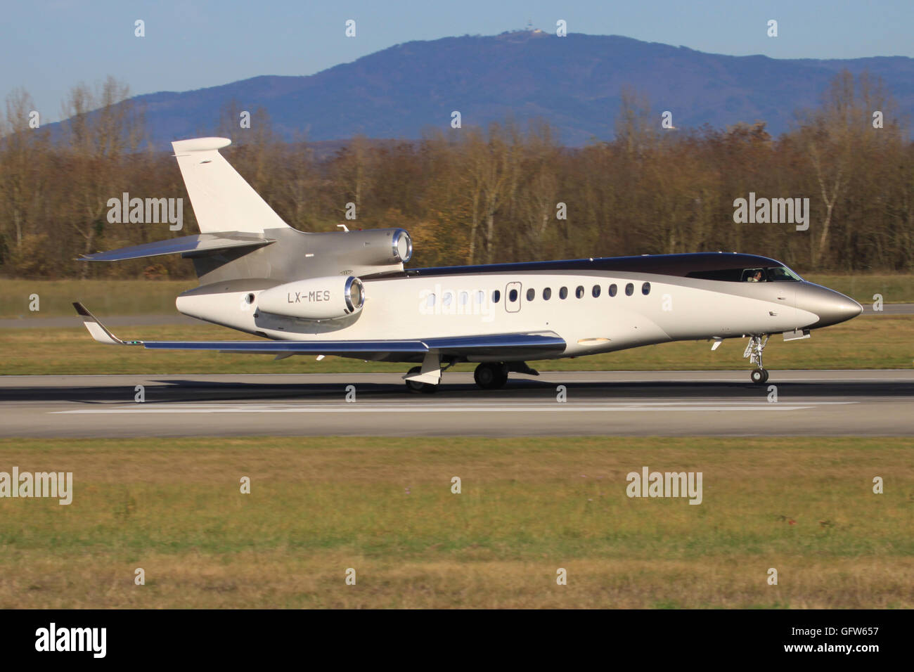 Falcon 7x Banque de photographies et d’images à haute résolution - Alamy