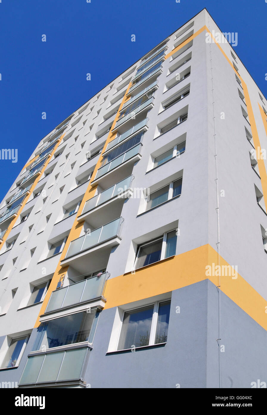 Apartment building new facade insulation color yellow Banque de ...