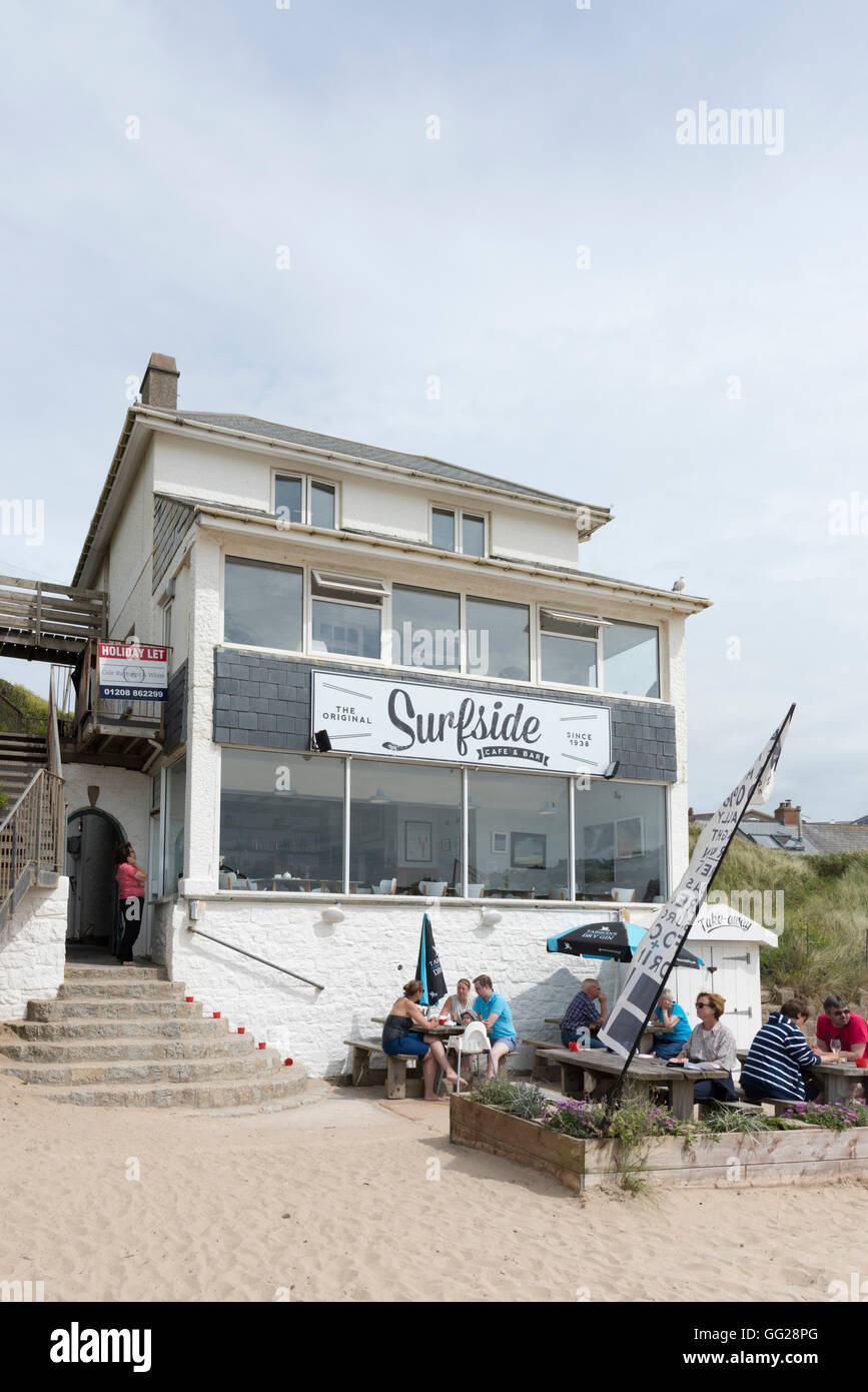 Le Surfside beach café et restaurant sur la plage de Polzeath Cornwall ...