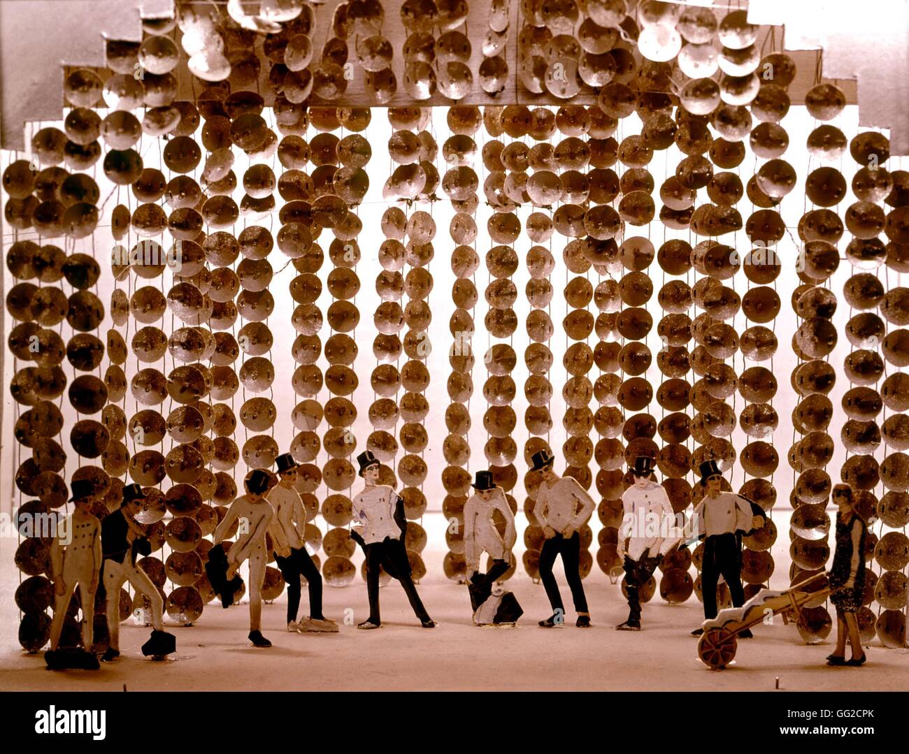 Mise en scène pour la pièce "RELACHE", la musique de Erik Satie ...