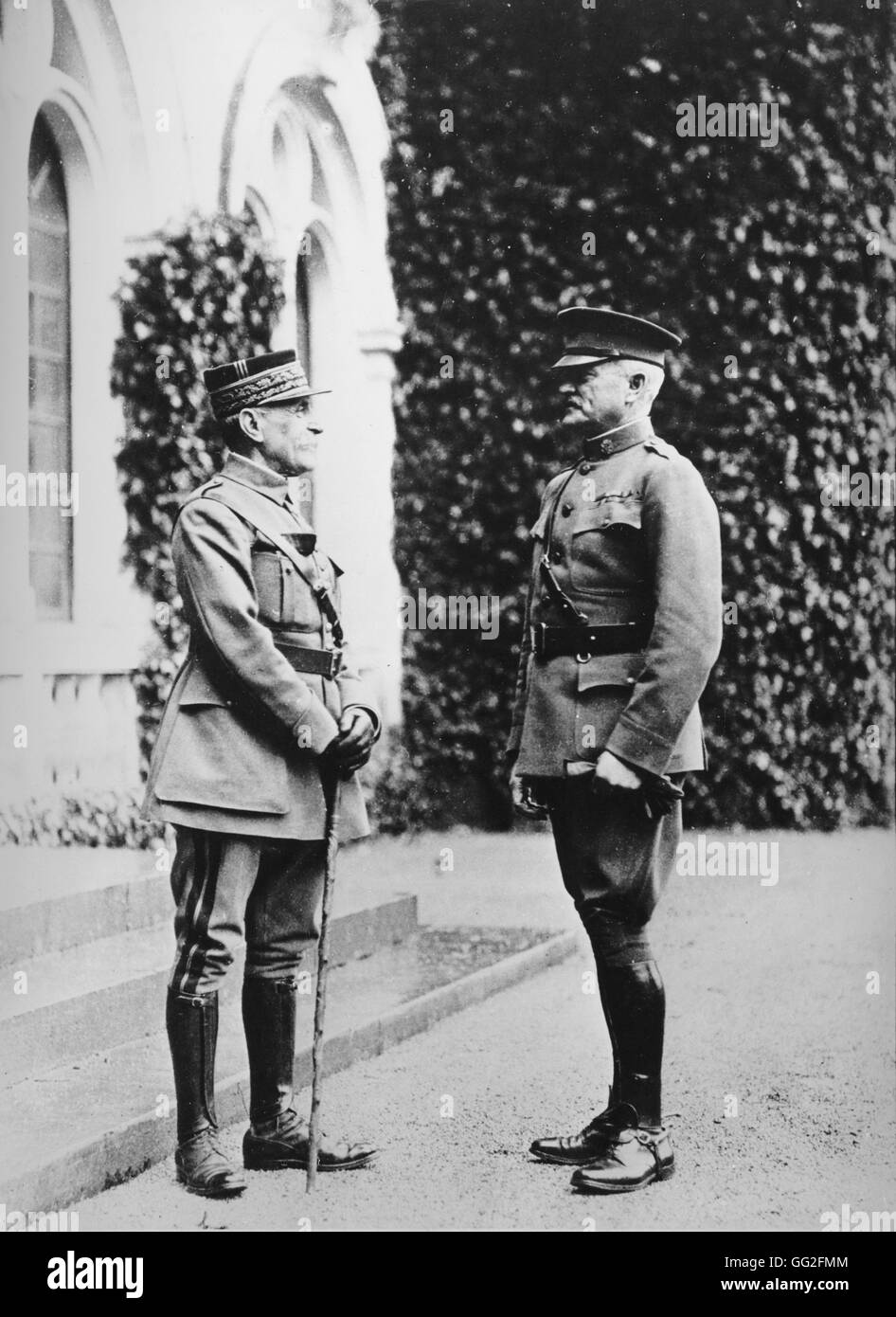 La Première Guerre mondiale, 1917. Le maréchal Ferdinand Foch (à gauche ...