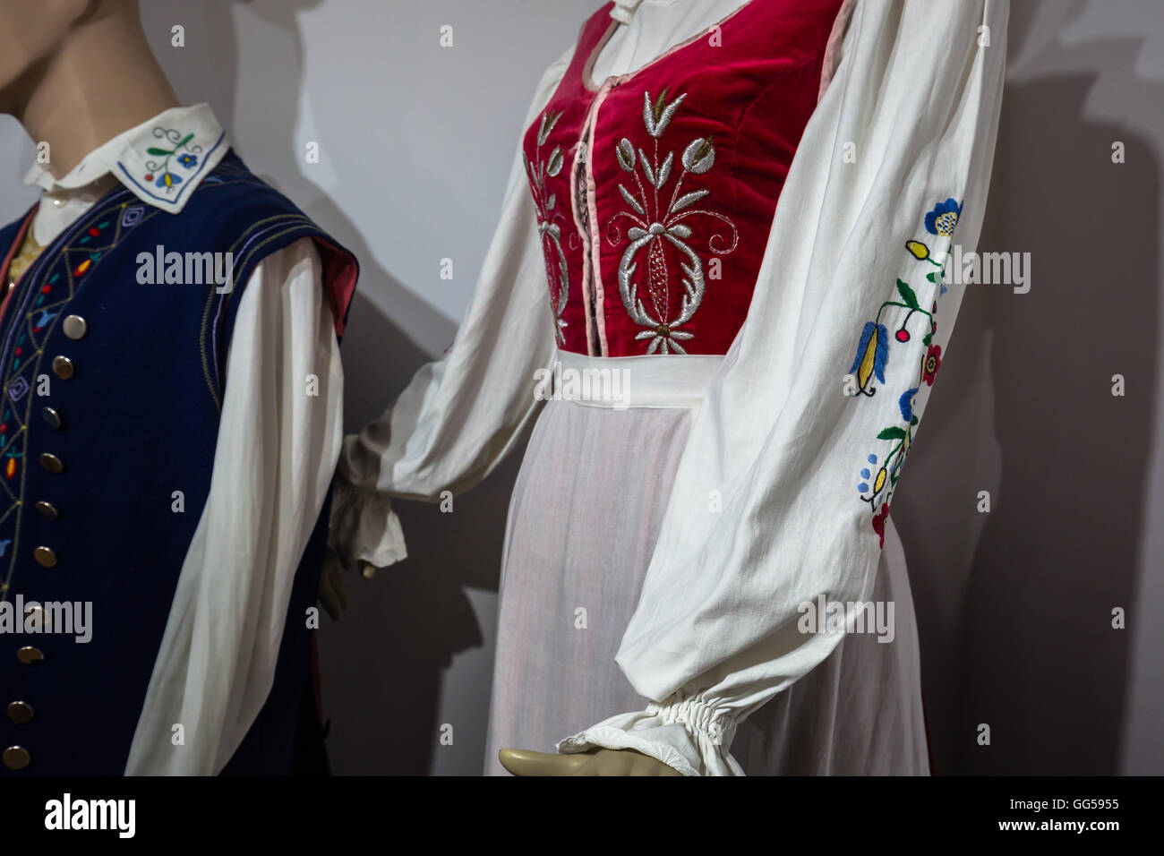Fille traditionnelle polonaise Banque de photographies et d’images à ...