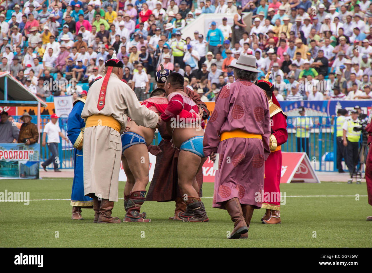 Naadam wrestling Banque de photographies et d’images à haute résolution ...