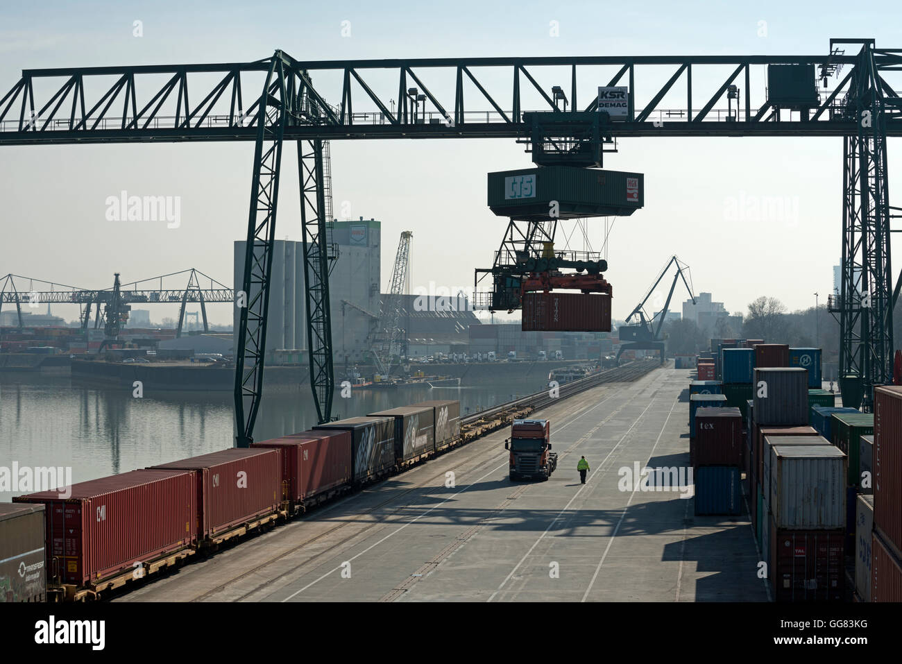 Port de cologne Banque de photographies et d’images à haute résolution ...