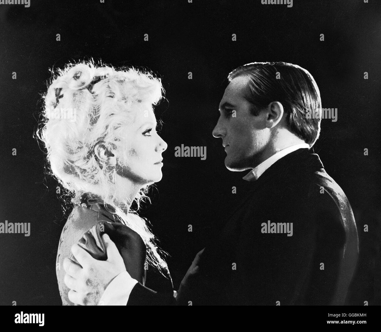Catherine deneuve 1980 Banque d'images noir et blanc - Alamy