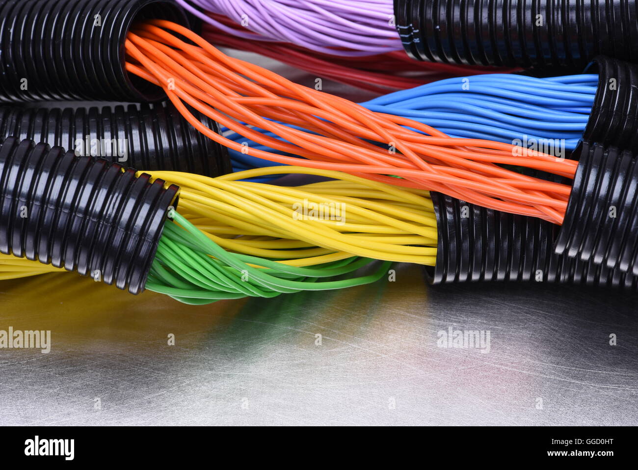 Fil électrique noir Banque de photographies et d’images à haute ...