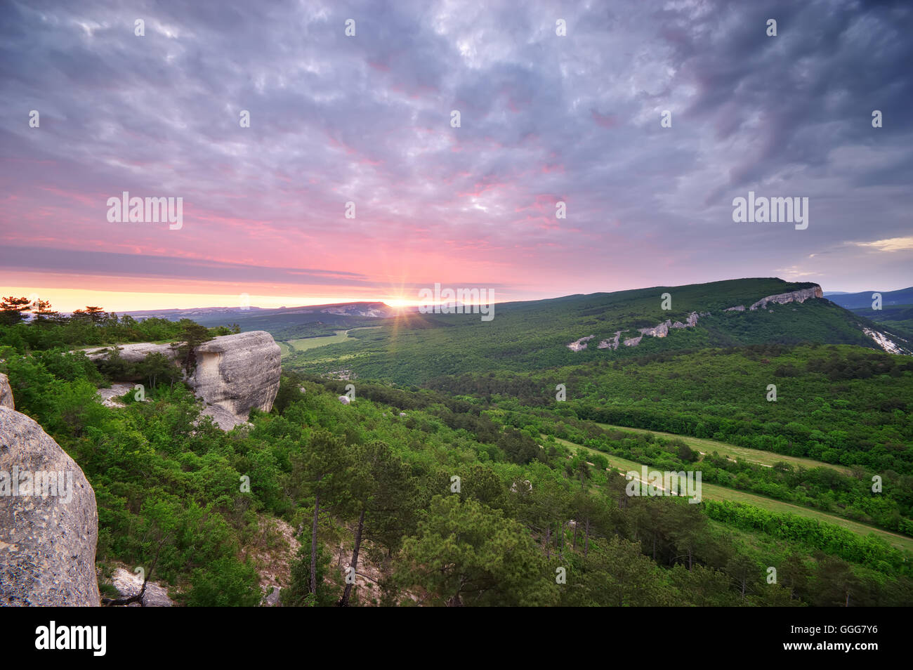 Magnifique paysage de montagne Banque de photographies et d’images à ...