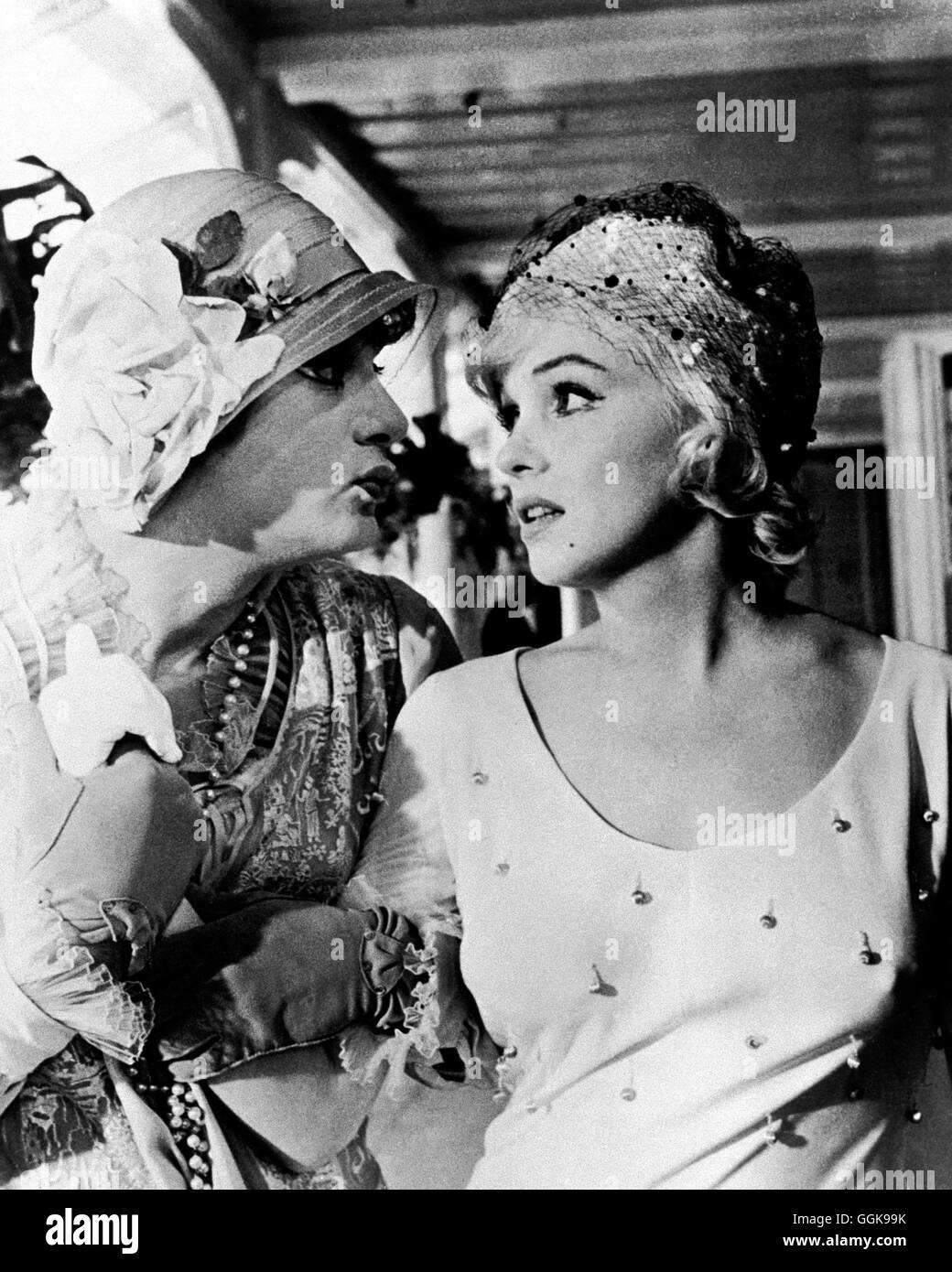 Marilyn monroe and tony curtis Banque d'images noir et blanc - Alamy