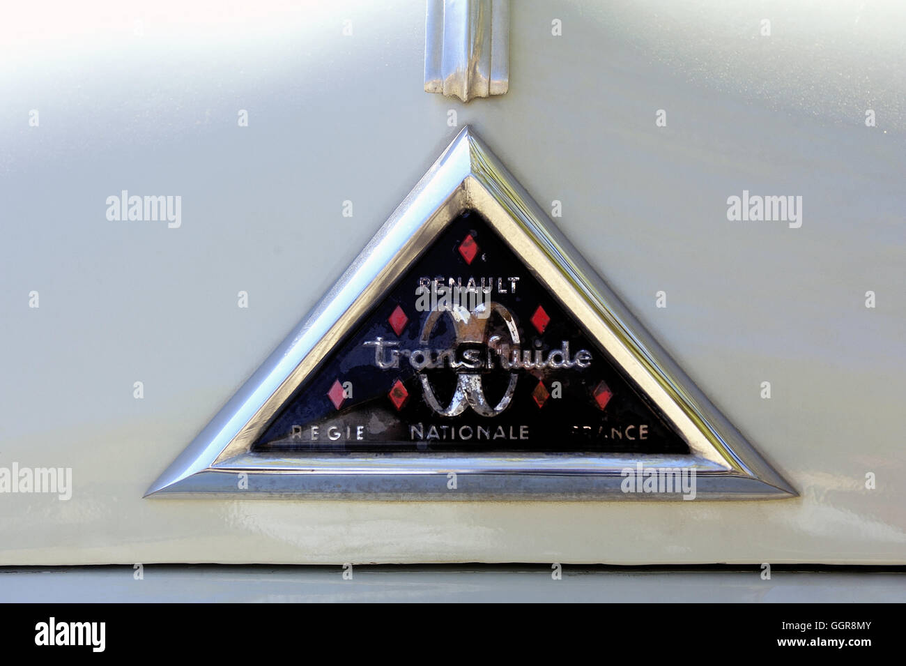 Création de logo de frégate Renault datant de 1956 Photographié en ...