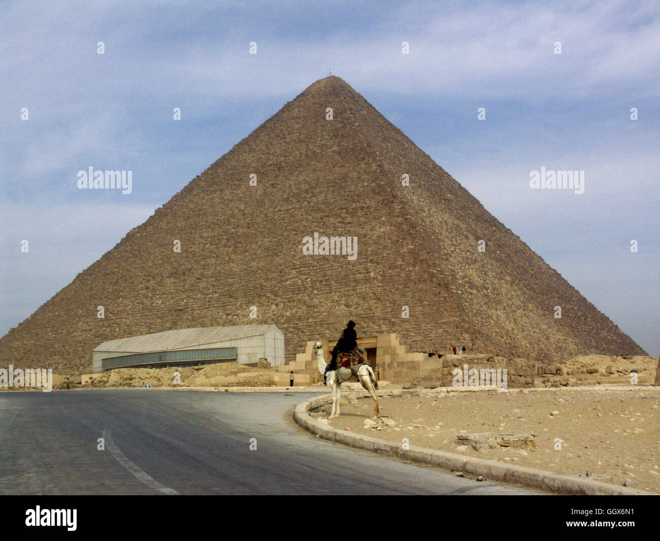 La grande pyramide de Khéops à Gizeh - Egypte. Il mesure 230 m à la ...