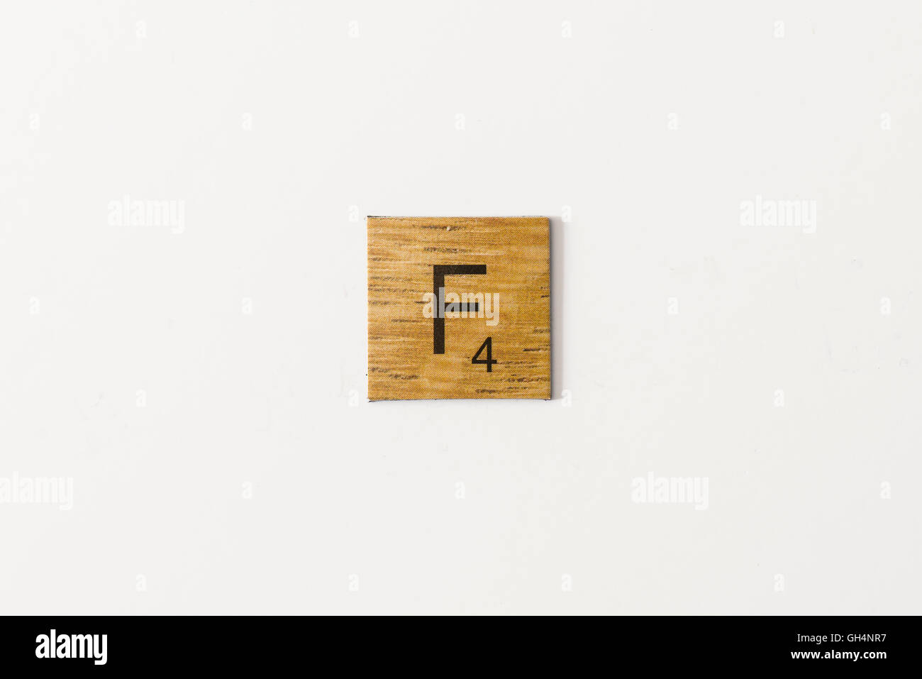 Lettre de scrabble f Banque de photographies et d’images à haute ...