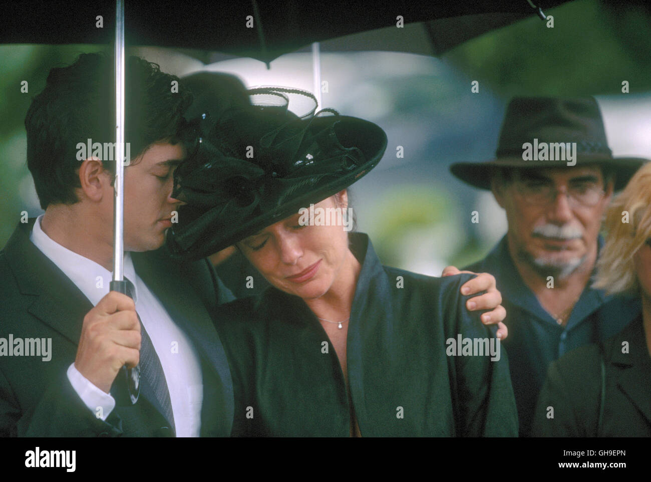 Scott (ADAM GARCIA) mit Mutter Maureen (Jacqueline Bisset) bei der ...