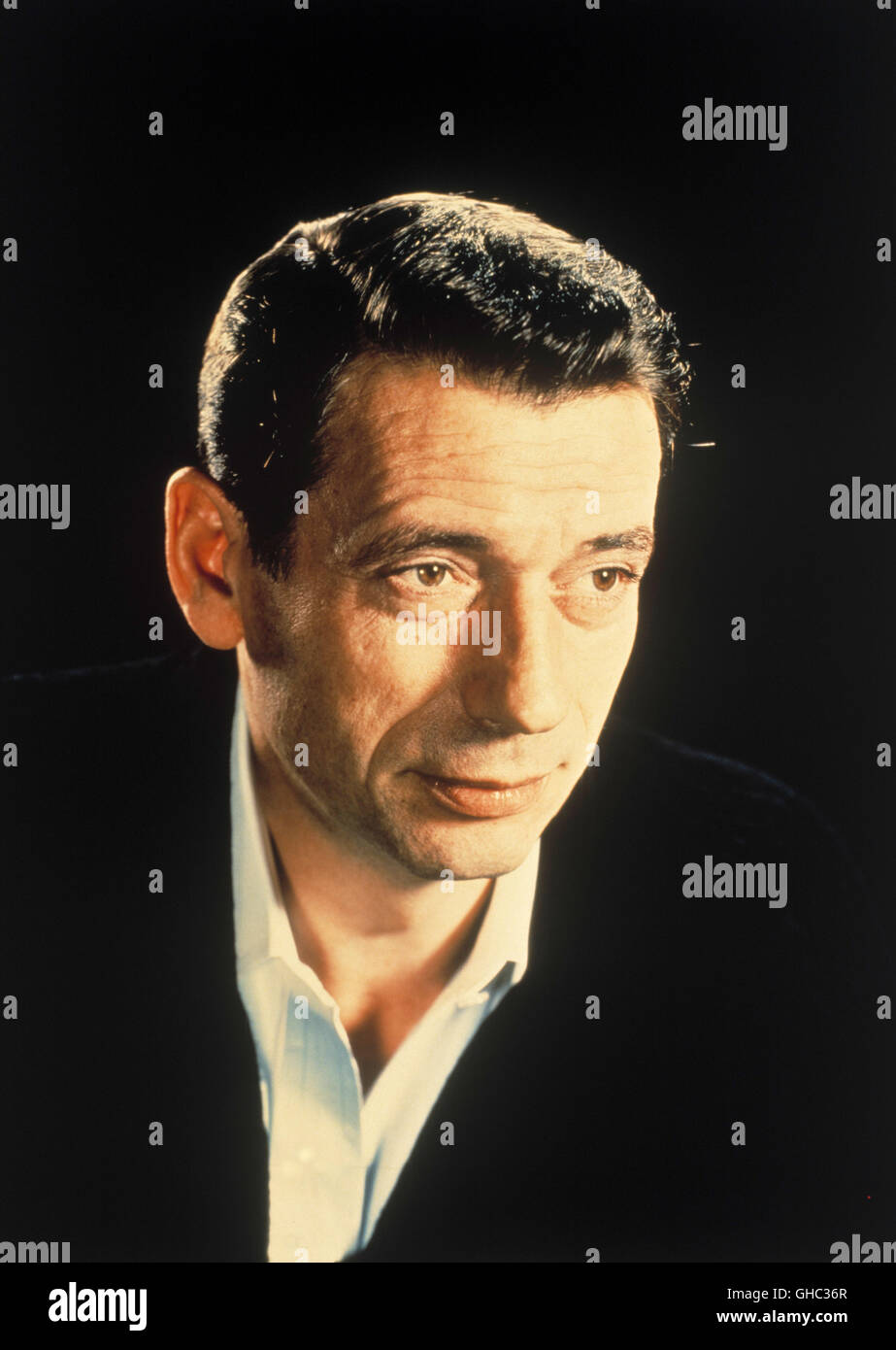 French singer and film actor yves montand Banque de photographies et d’images à haute résolution ...