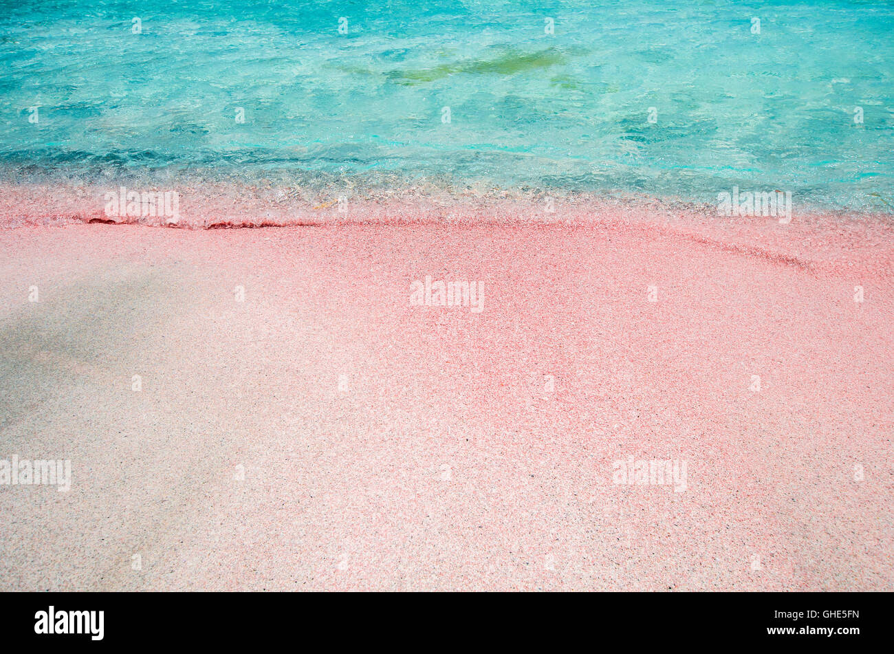 Elafonissi Lagon, l'île de Crète, Grèce. Plage d'Elafonissi est une des ...