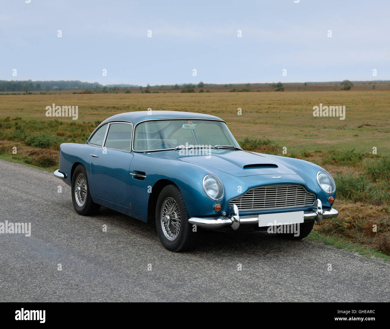 Aston martin db5 gt vantage Banque de photographies et d’images à haute ...