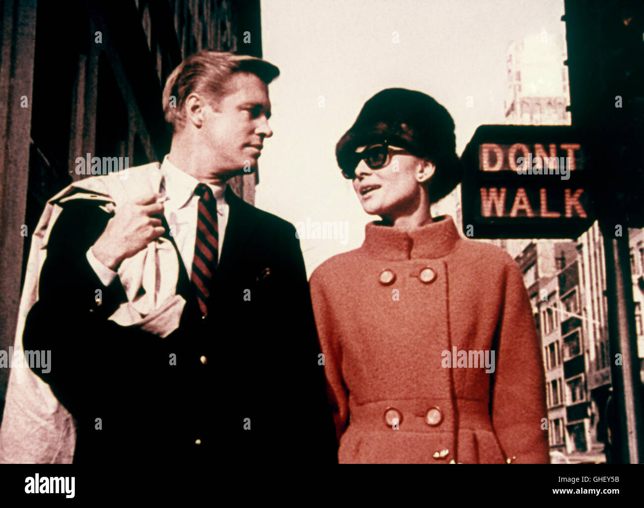 Scene audrey hepburn breakfast tiffanys Banque de photographies et d ...