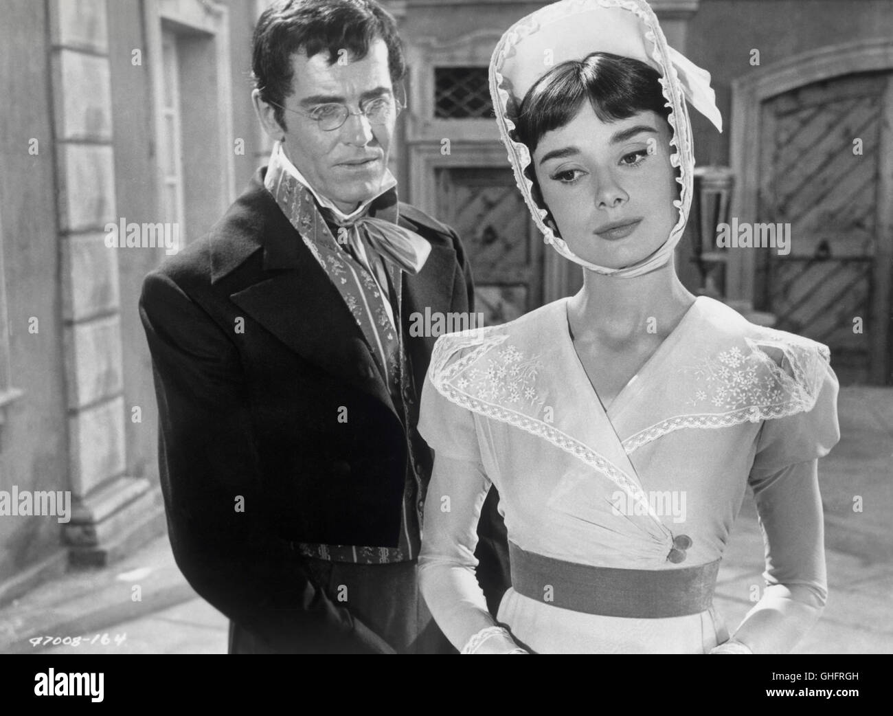 AUDREY HEPBURN (Natasha Rostov), Henry Fonda (Pierre Bezukhov) Régie ...