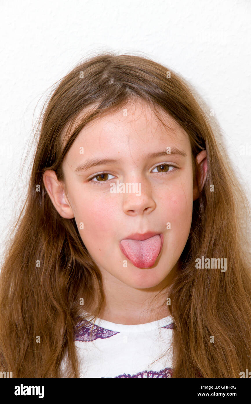 Little girl sticking tongue out Photo Stock - Alamy