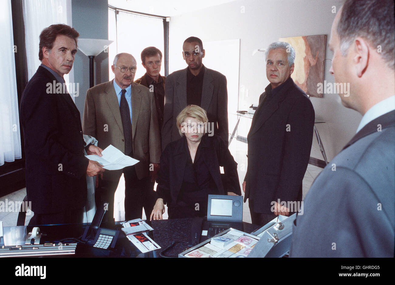 DER ALTE - v.l.n.r. : Bernd Dormann (WOLF ROTH), Hauptkommissar Kress ...