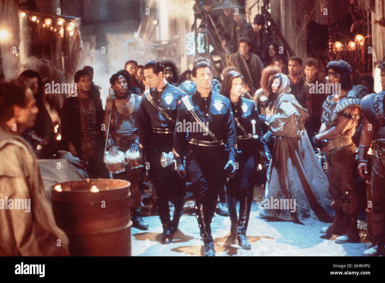 Sylvester stallone bullock demolition man Banque de photographies et d ...