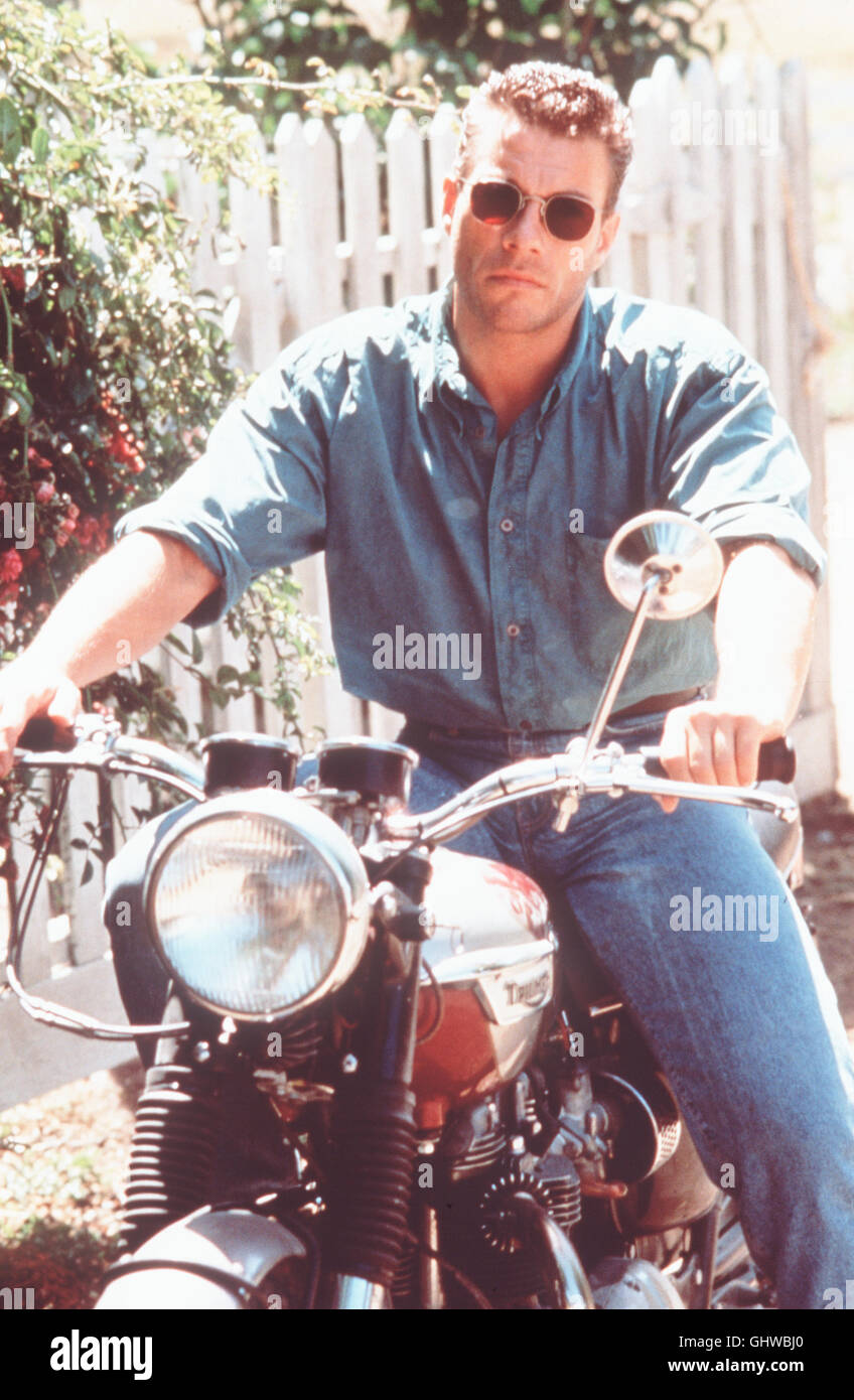 OHNE AUSWEG- der entflohene Sträfling Sam (JEAN-CLAUDE VAN DAMME) flüchtet die sich auf der ...