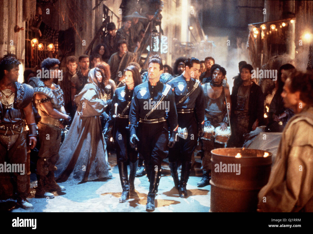 Sylvester stallone bullock demolition man Banque de photographies et d ...