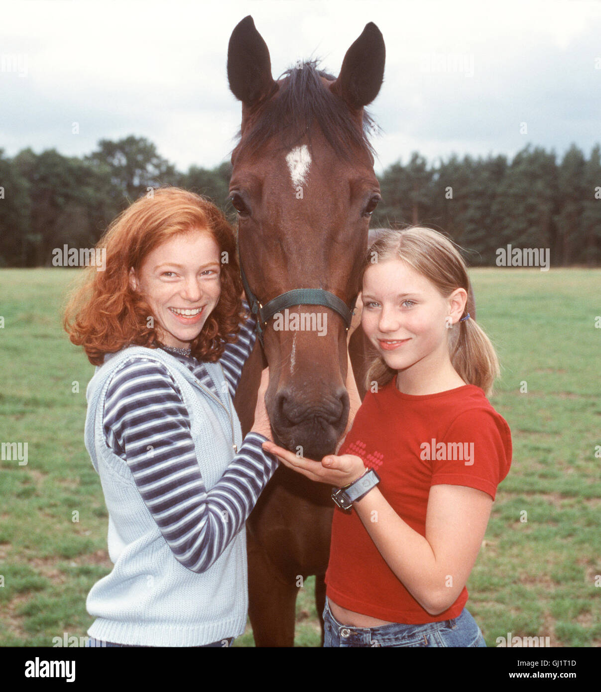 DIE KINDER VOM ALSTERTAL- Bild v.l. : Hexe - MARLEEN LOHSE und Lisa ...