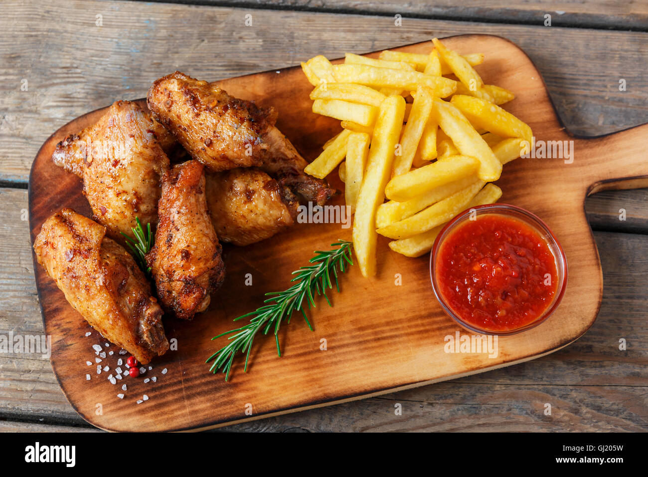 Poulet frit et frites Banque de photographies et d’images à haute ...