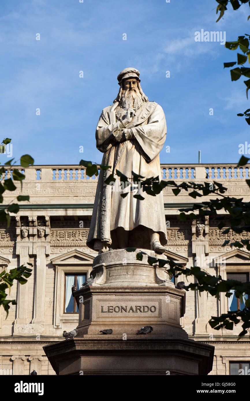 Milan, Italie Statue de léonard de Vinci (Leonardo Di Ser Piero da ...