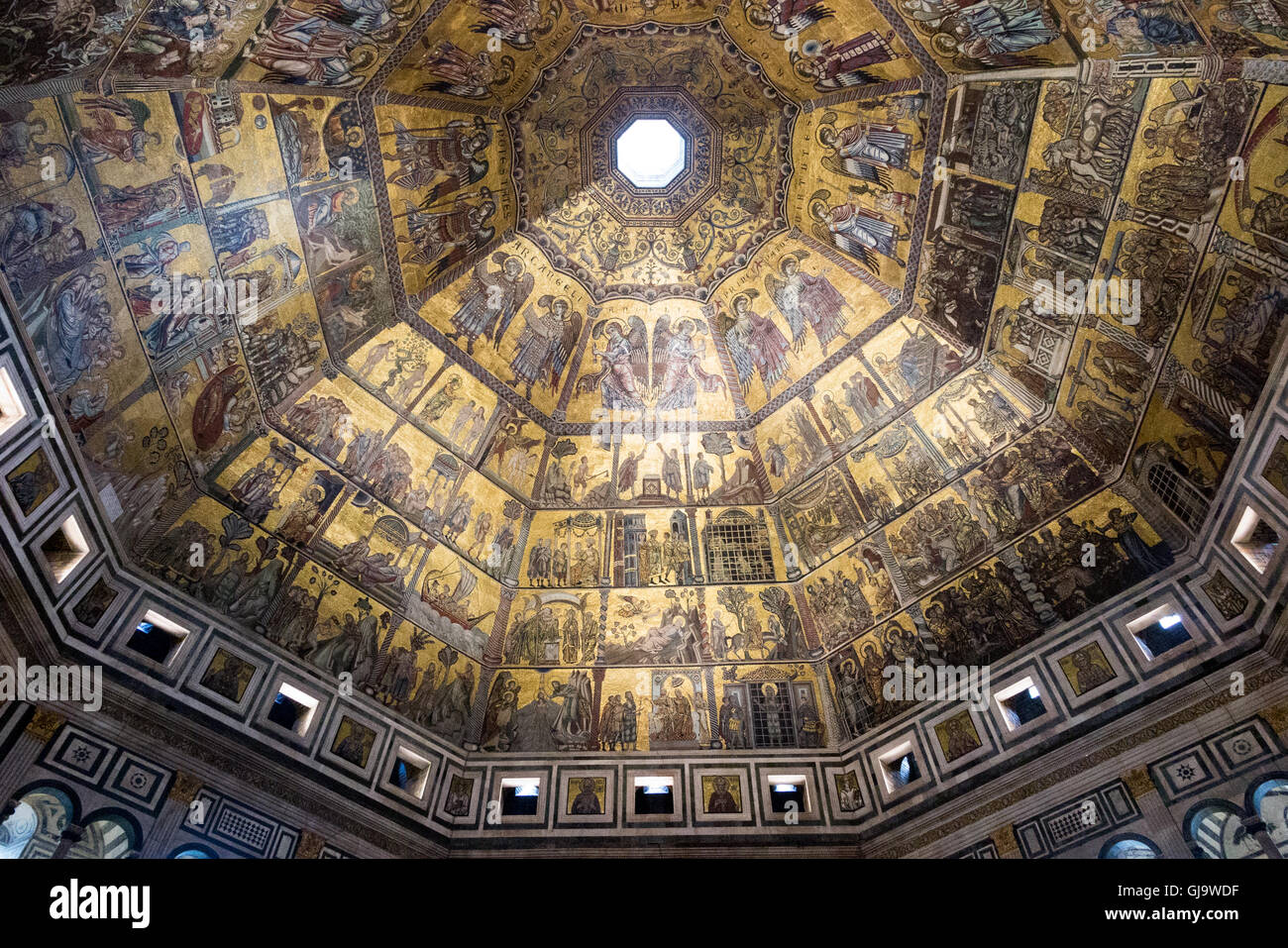 Le baptistère de Florence, également connu comme le Baptistère de Saint ...