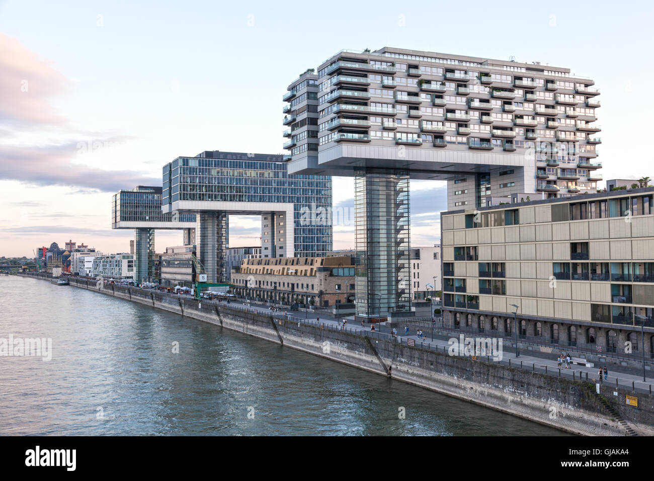 Maisons de grue de cologne Banque de photographies et d’images à haute ...