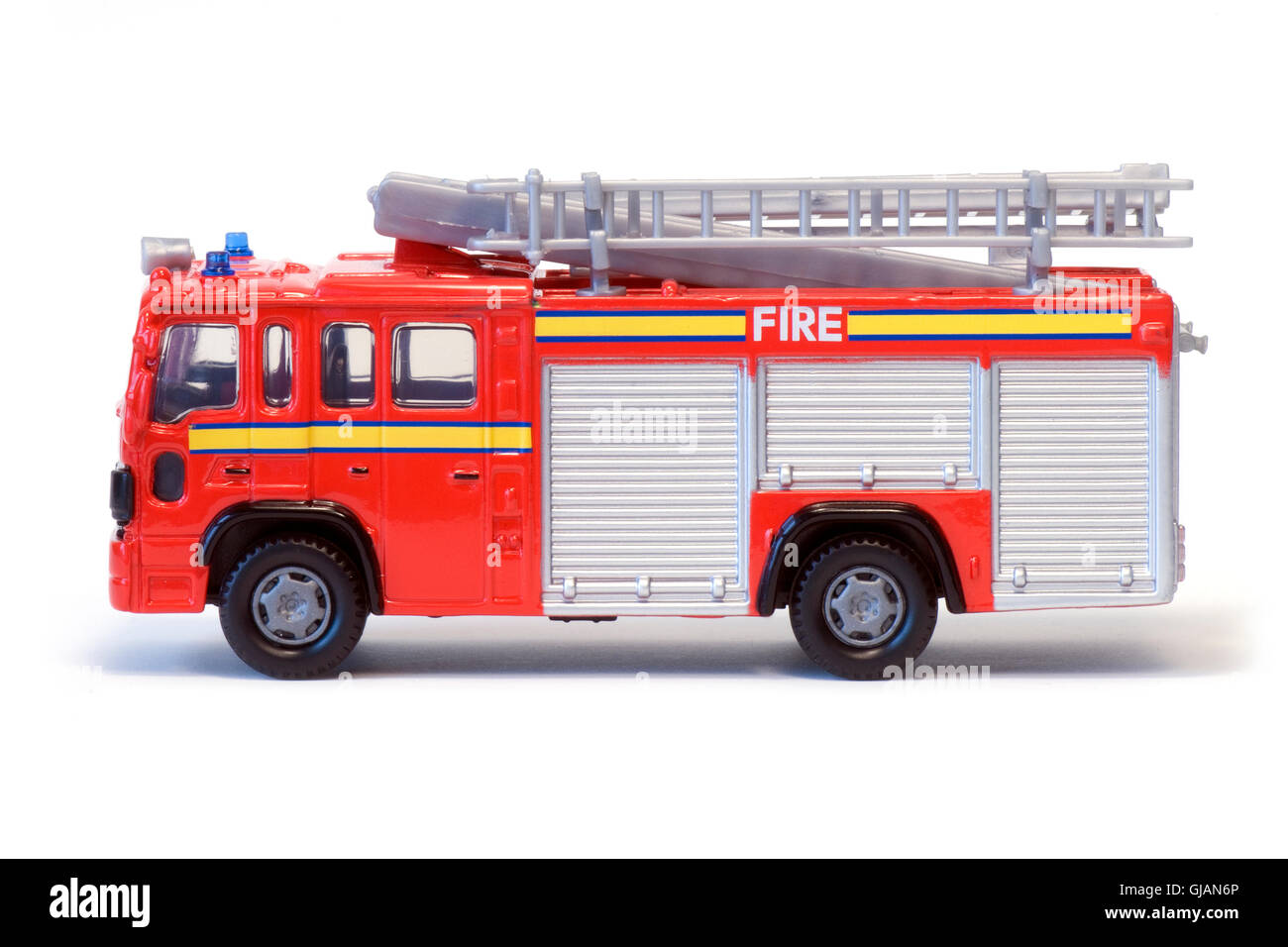 Volets rouges Banque d'images détourées - Alamy