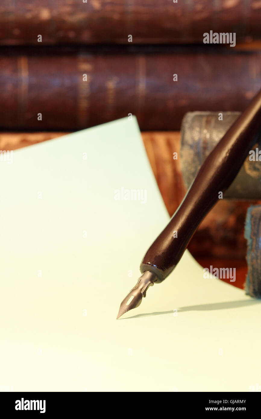 Un vieux stylo Banque de photographies et d’images à haute résolution ...