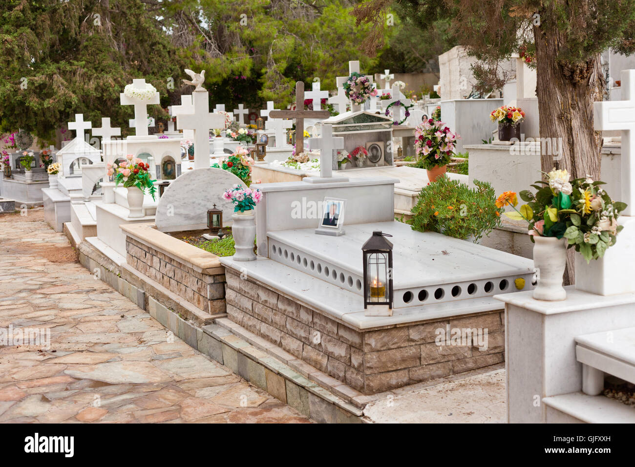 Cimetière orthodoxe-grecque typique en Grèce, Europe Photo Stock - Alamy